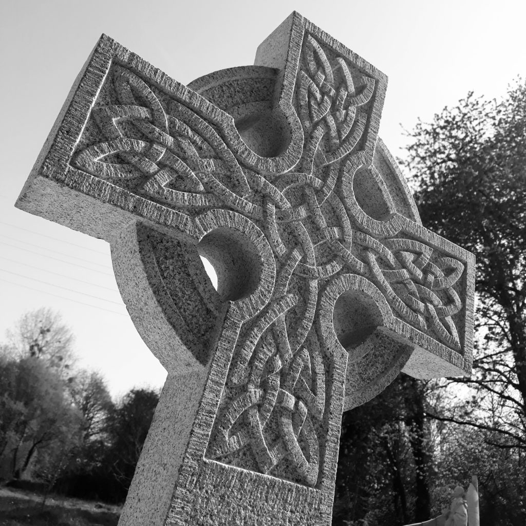 Croix Celtique - Aymeric Louvet Entrelacs celtiques croix granite